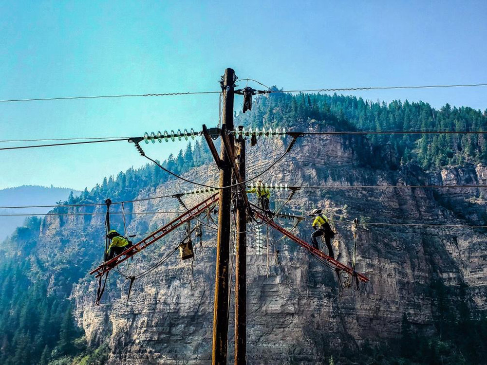 FIBERGLASS LADDERS | Tallman Equipment Company